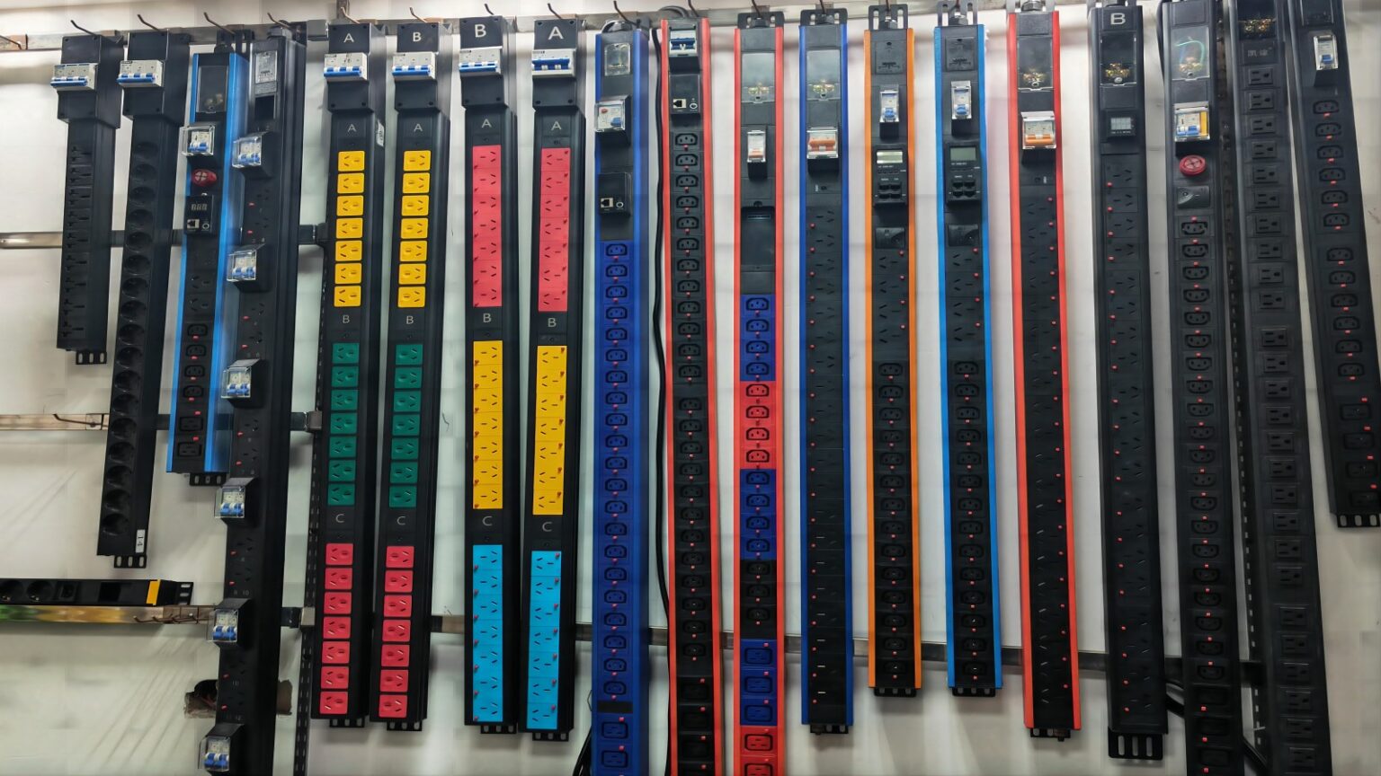 How to Install a 240V PDU for Home and Office Use - YOSUN